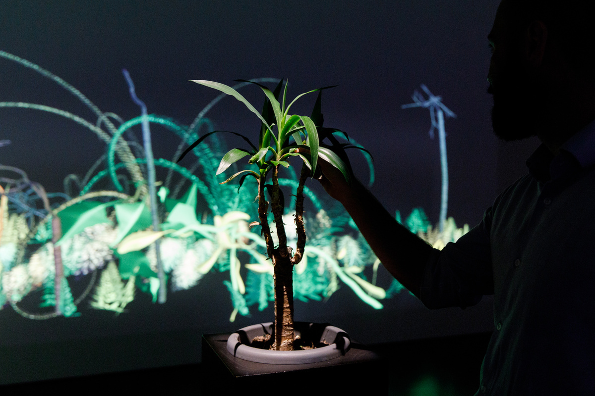 Art in Motion. 100 Masterpieces with and through Media | ZKM