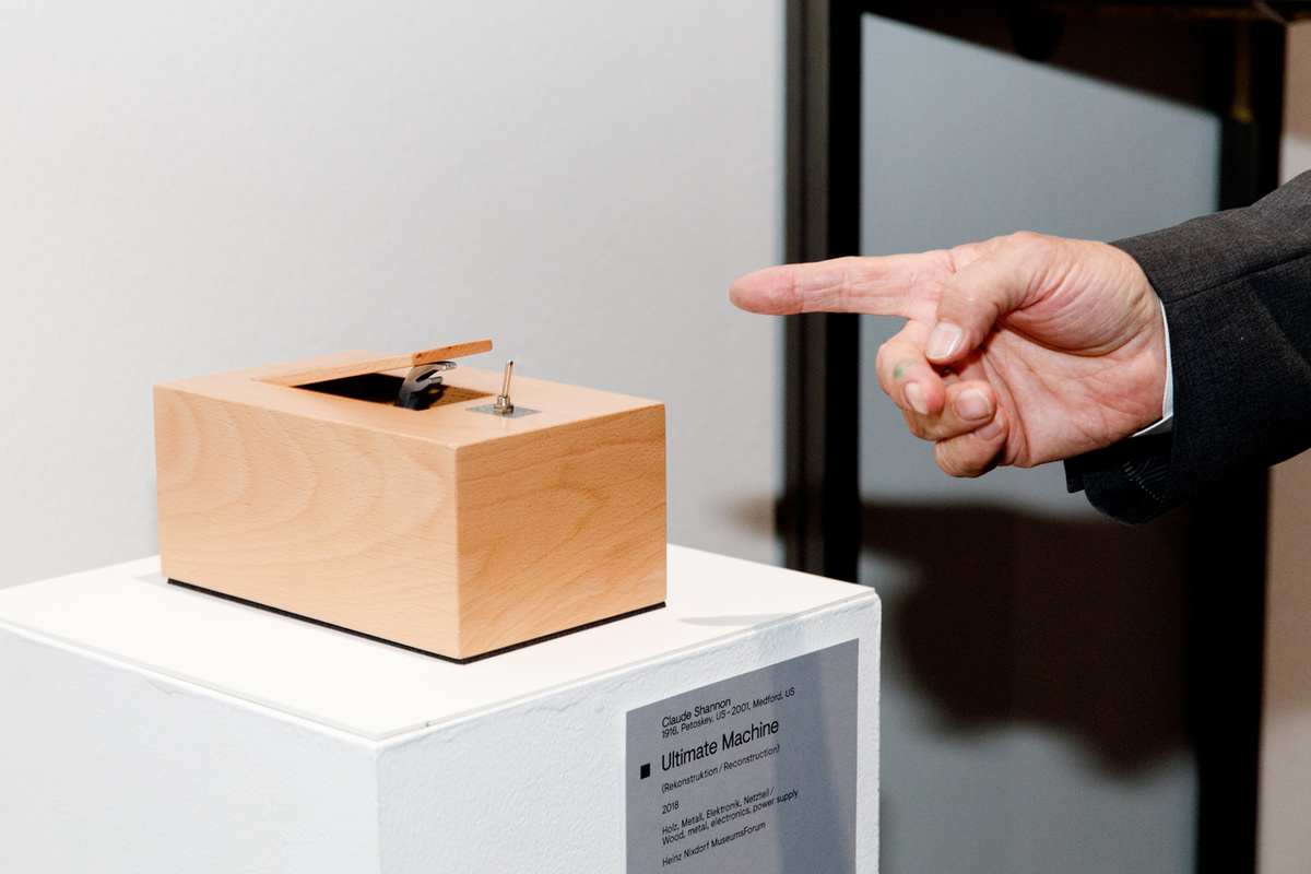 Art in Motion. 100 Masterpieces with and through Media | ZKM